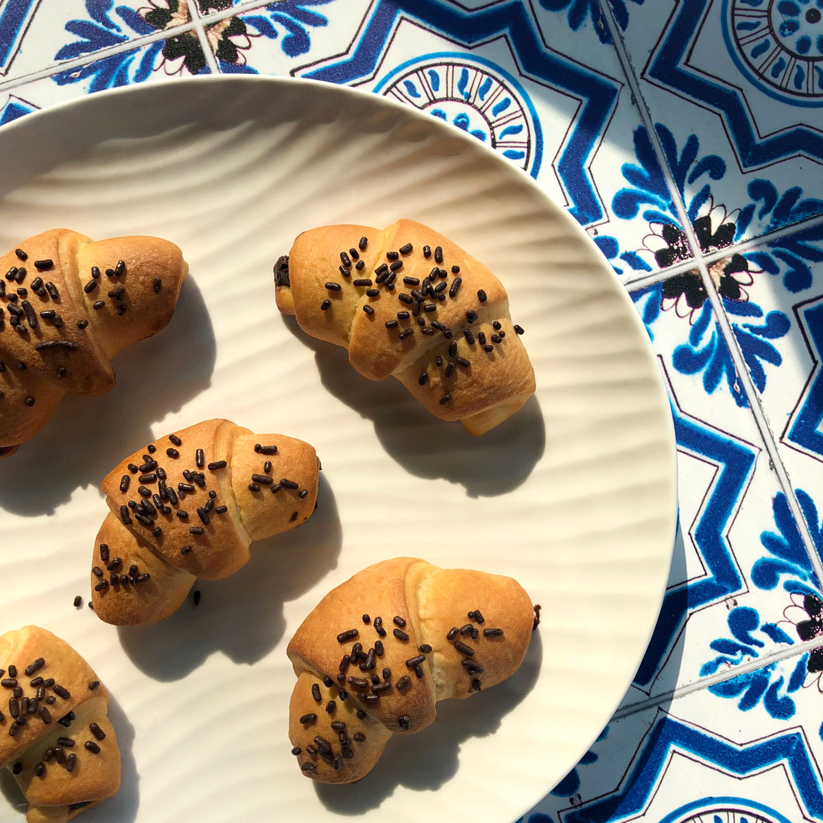 Cornetti di Pasta Brioche alla Noccioliva (Italian Noccioliva-Filled ...