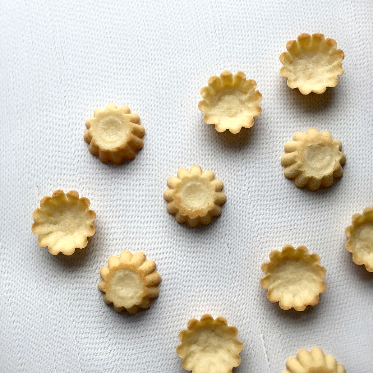 Sandbakkelse (Norwegian Sugar Cookies) | Fikabröd