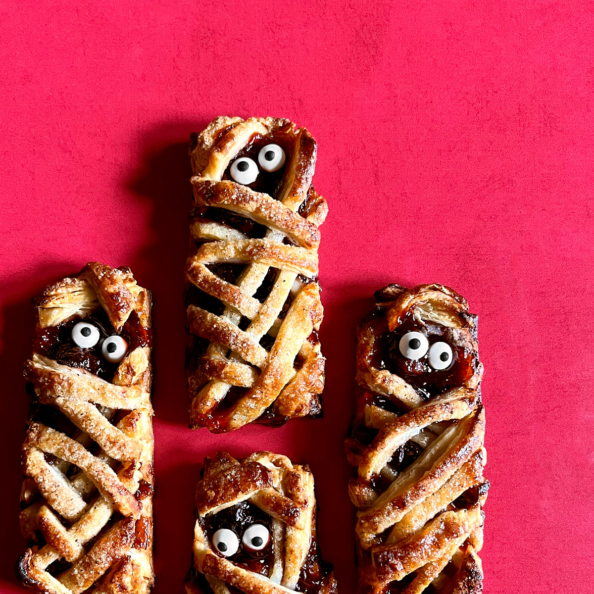 Mummy Hand Pies | Fikabröd