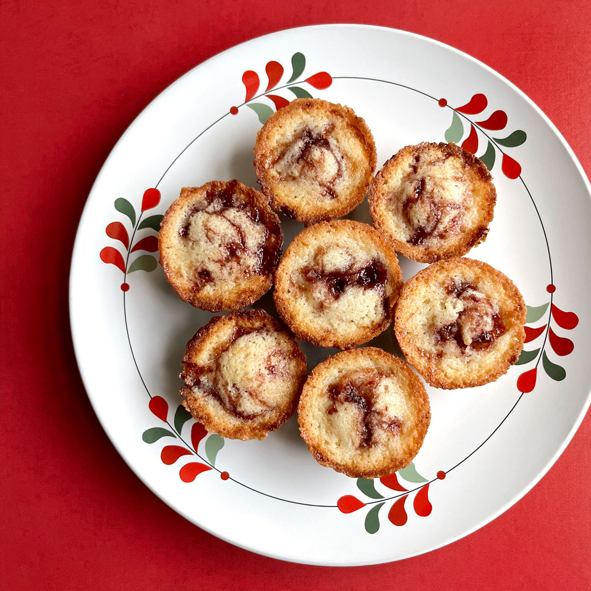 Financiers aux Fruits Rouges (French Almond Cakes with Red Fruits Swirl ...