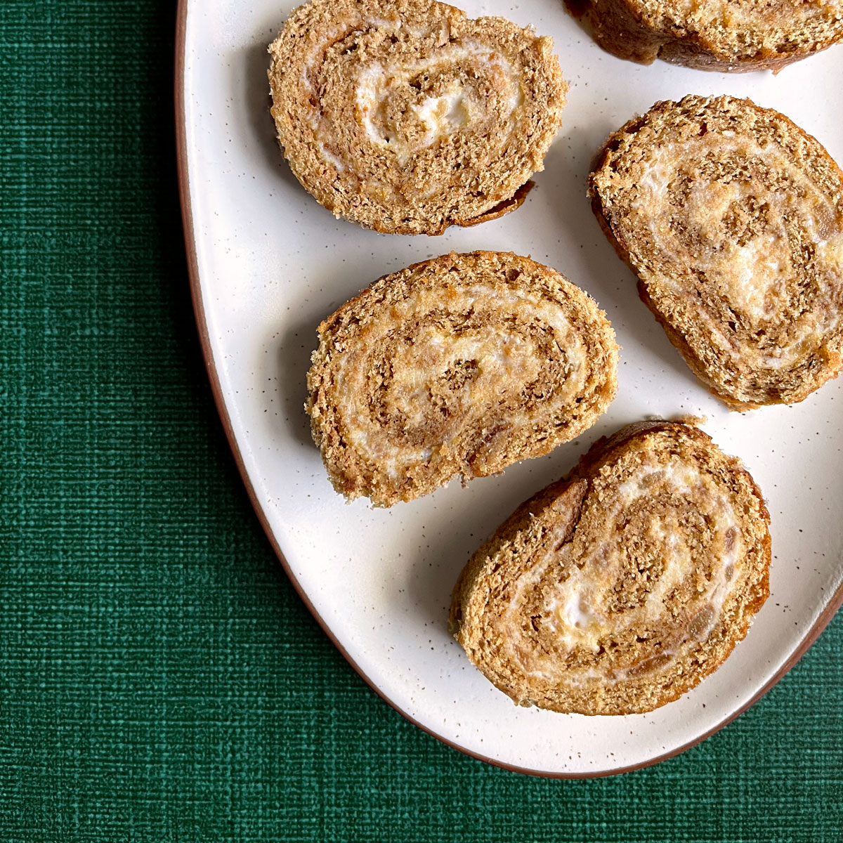 Cinnamon Apple Roll Cake | Fikabröd